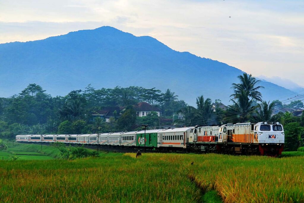 Tema HUT ke-79 KAI dan Sejarah Hari Kereta Api Nasional 28 September ...
